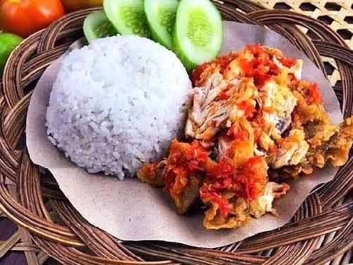 ayam geprek mamiku, larangan, harjamukti - GoFood