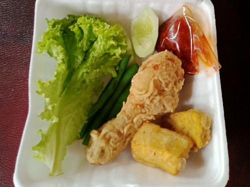 Nayla Kitchen, Fakhri Sindo 3 Blok A No 5 - GoFood