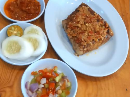Rahang Tuna, Ikan & Ayam Bakar by Pace Tuna, Kayu Putih - GoFood