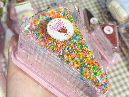 Mille Crepes Dan Mochi Stroberi By Santara Cake, Cipinang Muara - GoFood