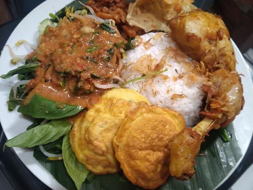 PECEL MADIUN SUKASARI, Depan SMAN 9 BANDUNG - GoFood