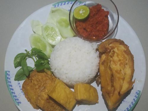 Warung Lalapan Sukla Mang Ayu, Karangasem Kota - GoFood