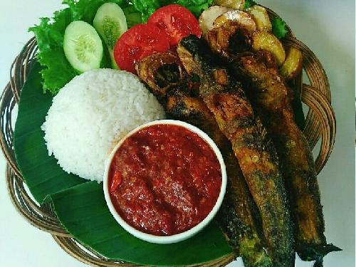 Pecel Lele Depan Bri Simpang Haru Padang - GoFood