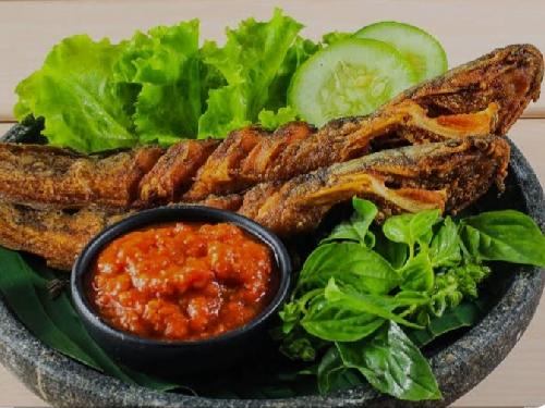 Pecel Lele Sabelalau, Pln Raya Gg Swadaya - GoFood