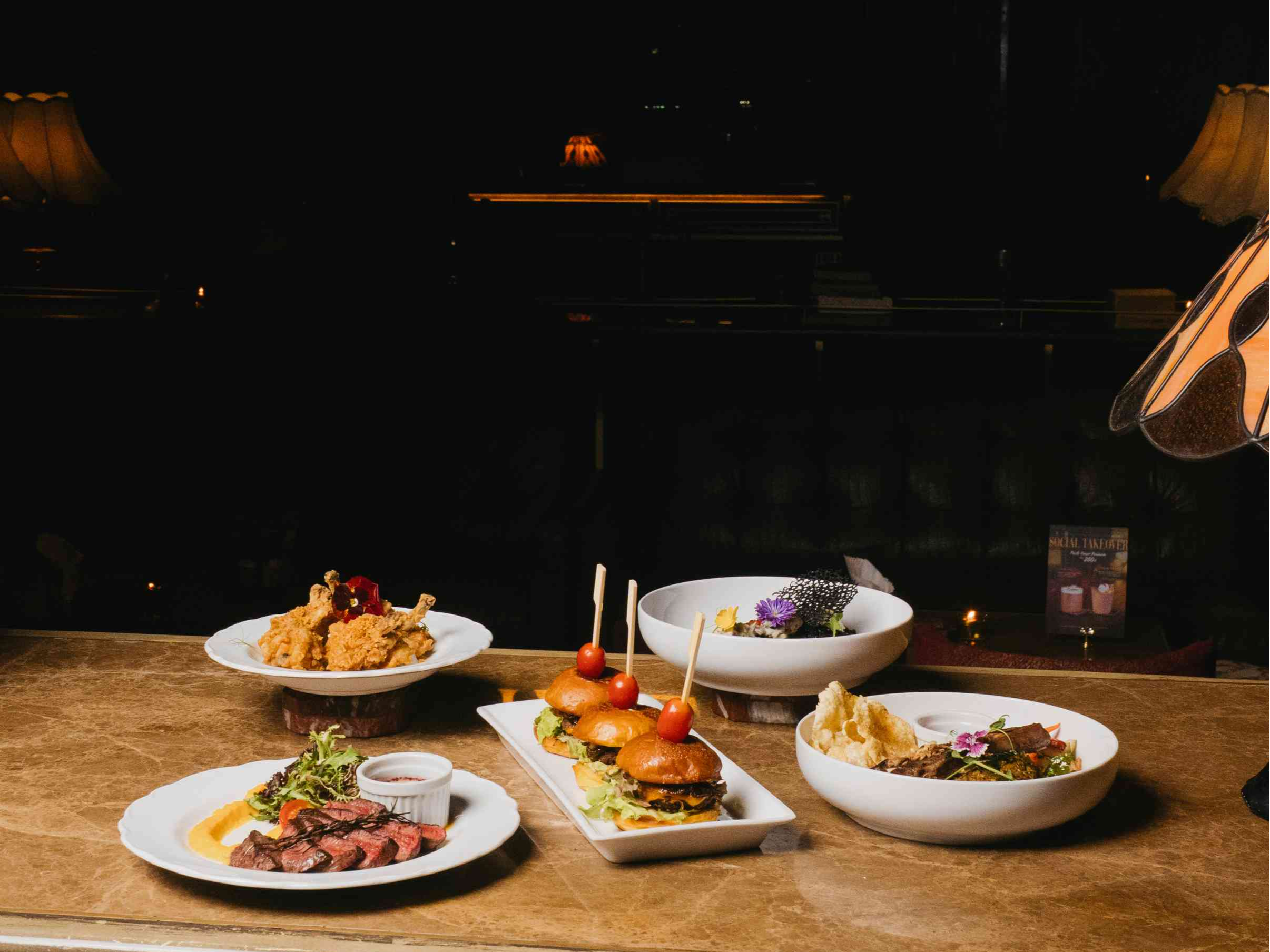 Izzy Social Club, Gunawarman - GoFood