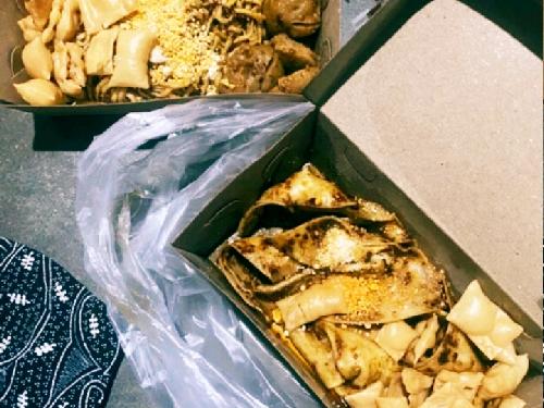 Mie Jebew + Pangsit Jontorr, Gang Bambu 469 - GoFood