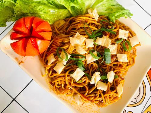 Mie Jebew dan Wonton Mama Ira - GoFood