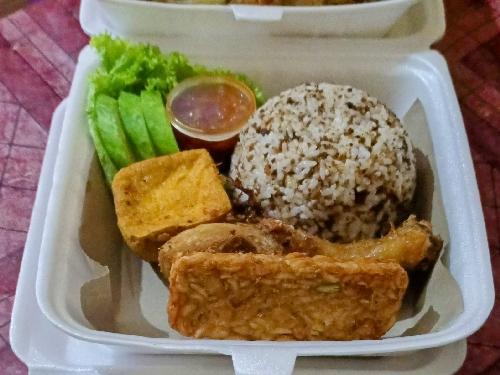 Nasi Tutug Oncom Dapoer Diva, Mustika Jaya