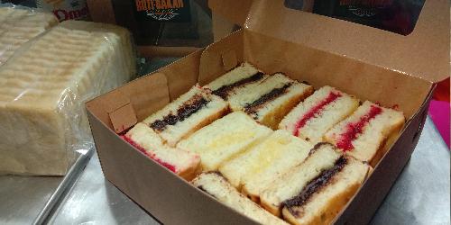 Roti Bakar Dibakar Tenan ,Gg.Mawar Santren - GoFood