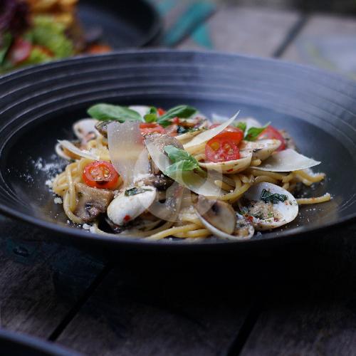 Shamrock Kitchen & Bar, Tebet - GoFood