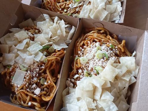 Mie Jebew & Pangsit Chili Oil(Kedai Cemal Cemil), Pejaten Timur - GoFood