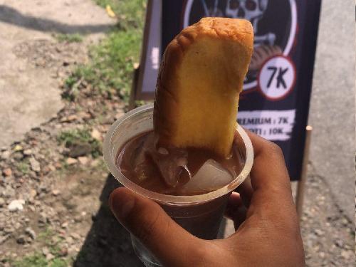 Es Coklat Roti by uwakbirong, Gambiran/Jajag/5M Pertigaan - GoFood