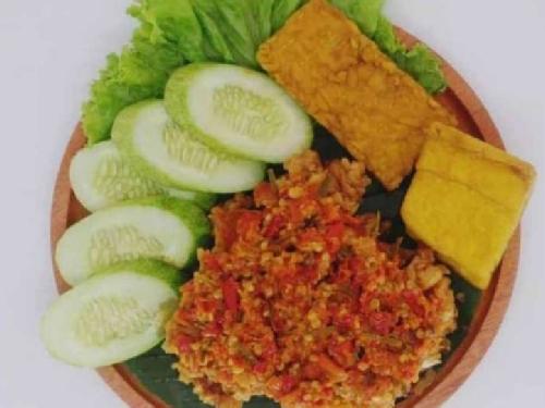 Pecel Lele & Bebek Goreng Adinita, Jalan H SANUSI LR MASJID - GoFood