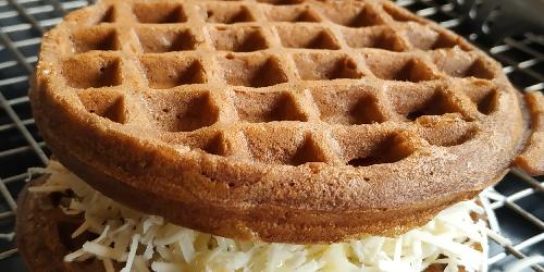 Roti, Waffle, Ice Cream, Ayam Crispy Nom Now - GoFood