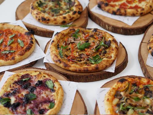 Pinetta Pizza, Di Dalam Cafe Nara Park - GoFood