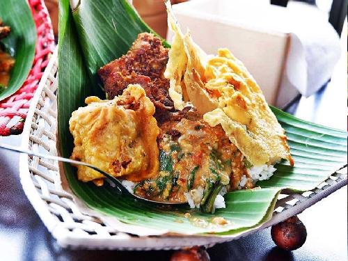 Sego Pecel Pincuk Khas Nganjuk, Bakmi Ayam Lumintu, Kelapa Hibrida - GoFood