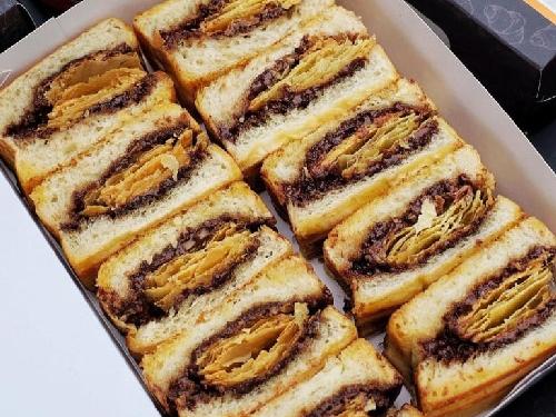 Roti Bakar Puff Pastry Mozaik 9, Jatiasih/jatiluhur/mozaik 9 - GoFood