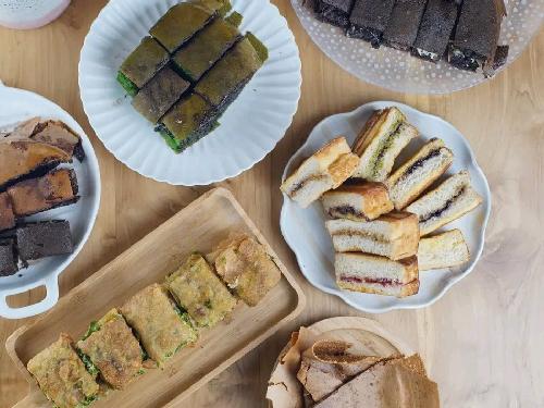 Martabak & Roti Bakar Reborn Special Manis Dan Telor, Raya Cijapati ...