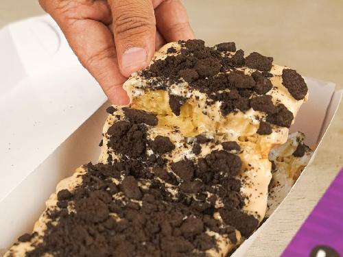 Smoothies, Es Teler & Pancong Lumer Momy Indah, Mayjend Soetoyo - GoFood