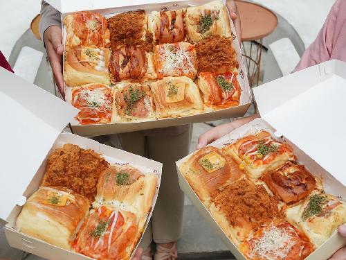Roti Roll Bogor, Gerai Karawang, Galuh Mas Raya - GoFood