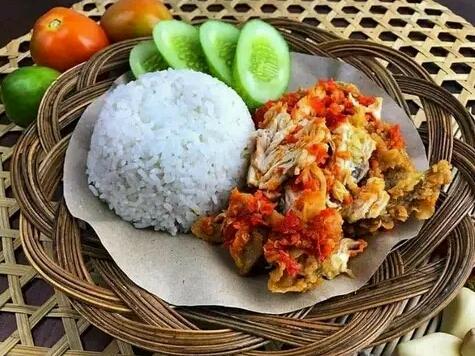 Geprek Naura, Manyaran - GoFood