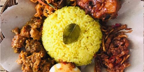 Nasi Kuning Dan Pisang Ijo Pandan, Talasalapang - GoFood