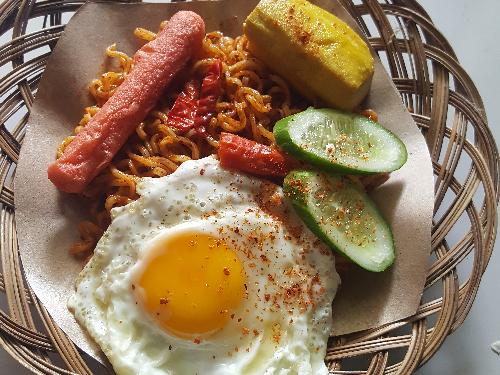 Mie Goreng Rawit By Ela Antapani, Sariwates - GoFood